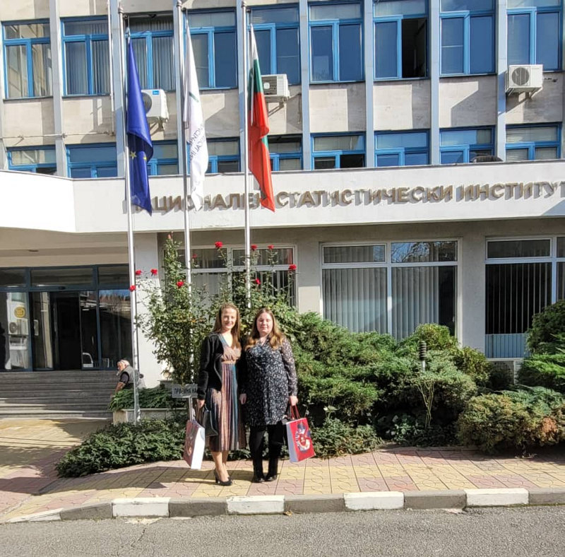 Председателят на НСИ лично връчи наградата на Петя Ласкова от СУ ...